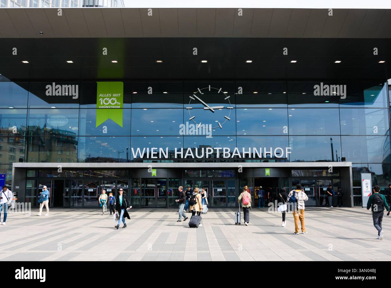 main entrance of main station Vienna, Austria, travellers Stock Photo ...