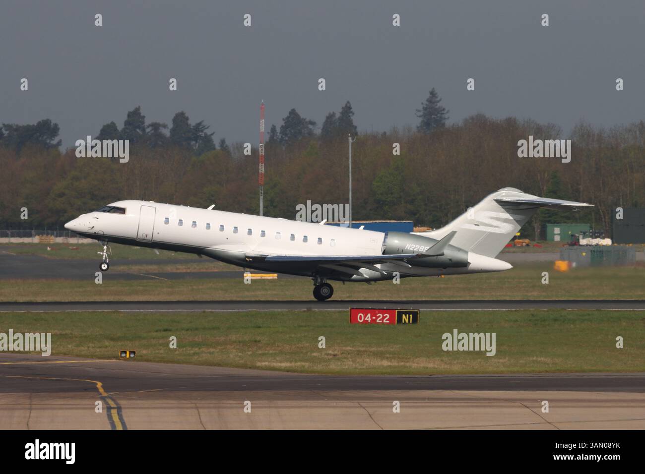N228SK, Bombardier BD-700-1A10, Global 6000, departing London Stansted ...
