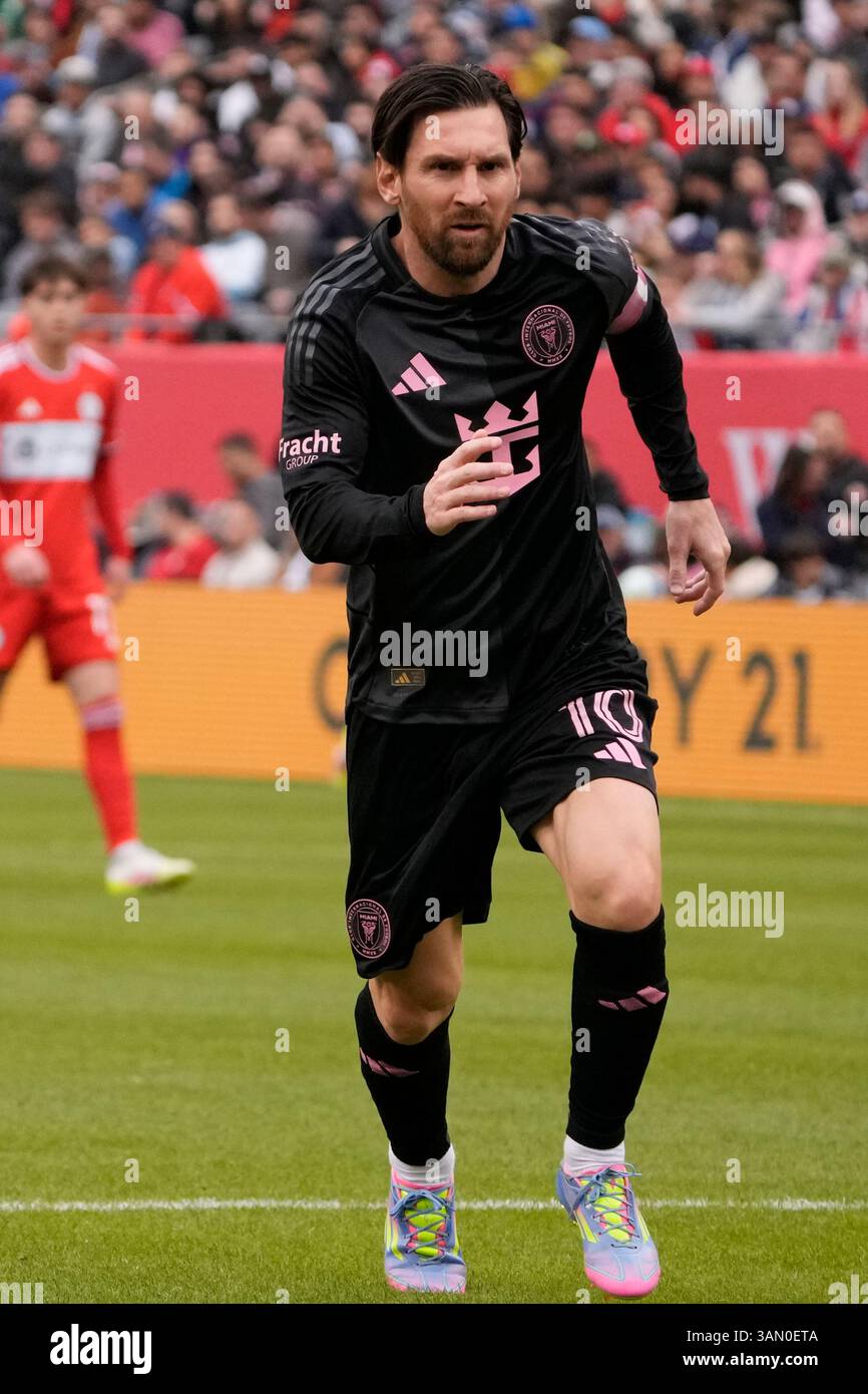 Inter Miami forward Lionel Messi (10) plays against the Chicago Fire ...