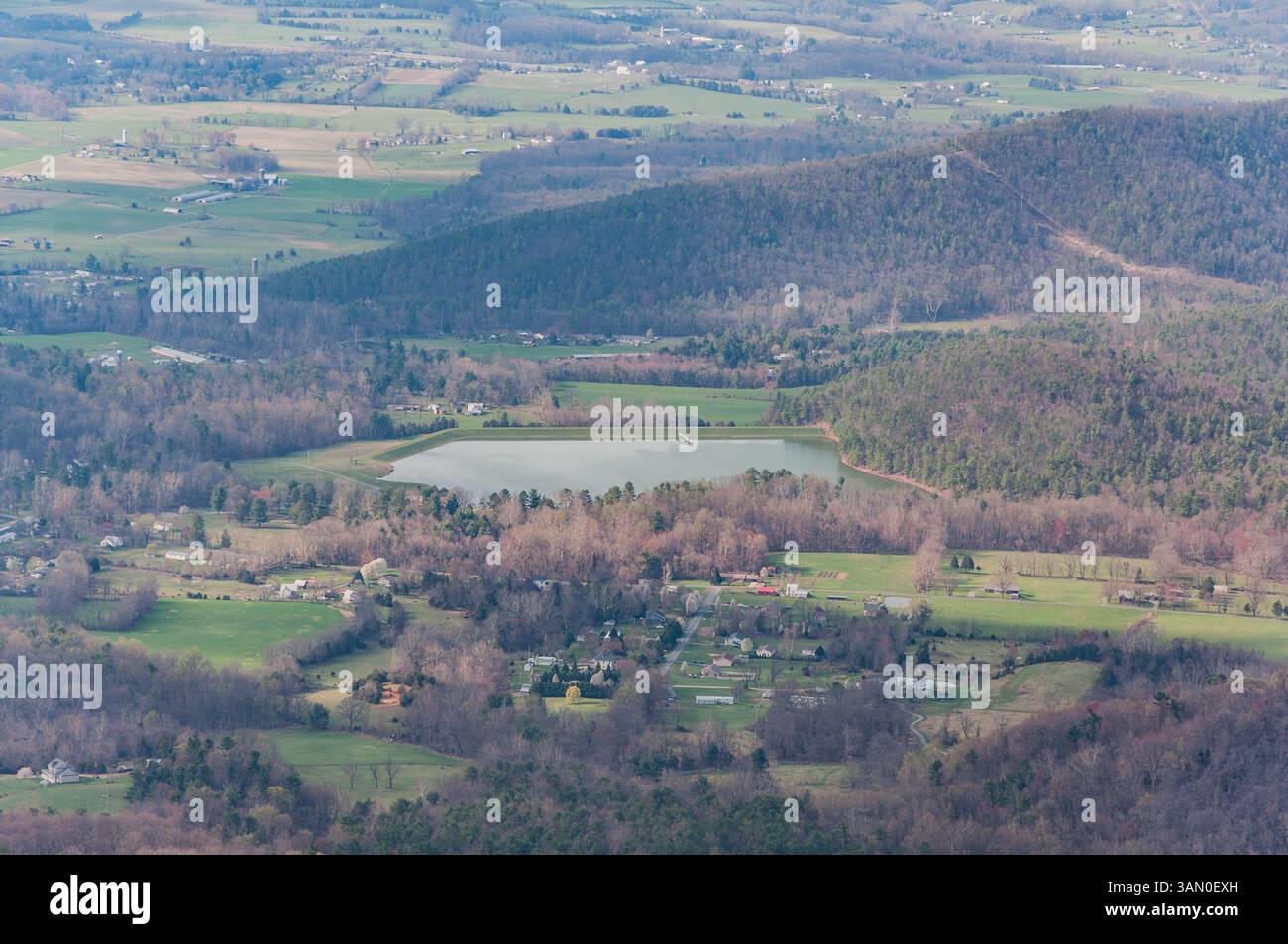 Lake Arrowhead in the Shenandoah Valley of Virginia on a Spring Day ...