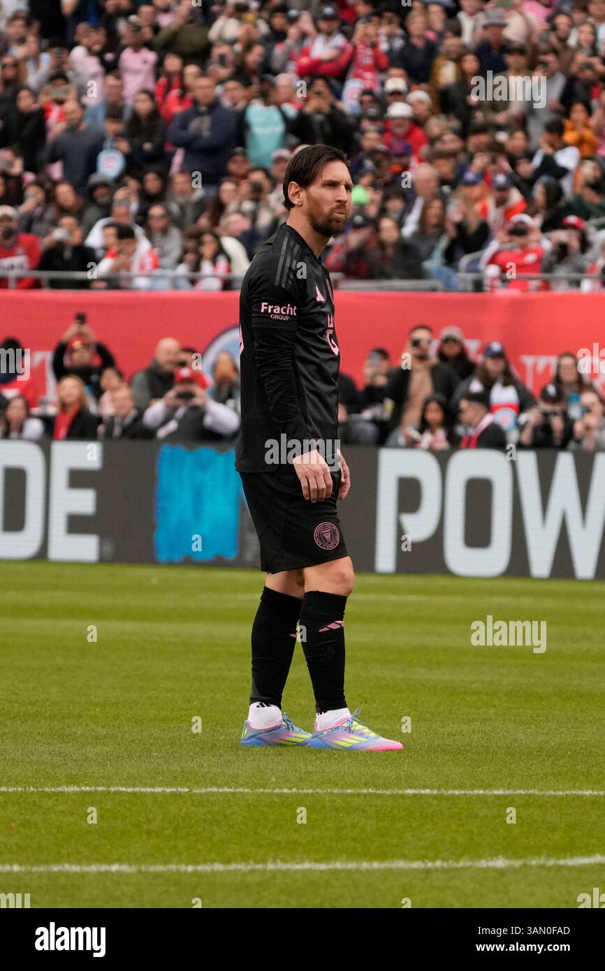 Inter Miami forward Lionel Messi (10) plays against the Chicago Fire ...