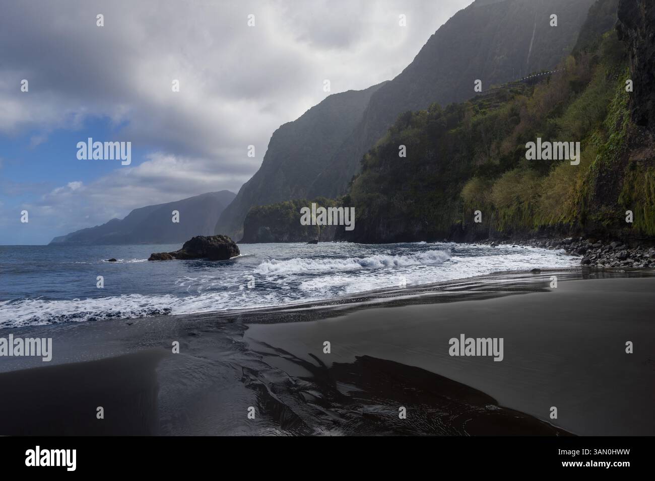 Towering cliffs framing hi-res stock photography and images - Alamy