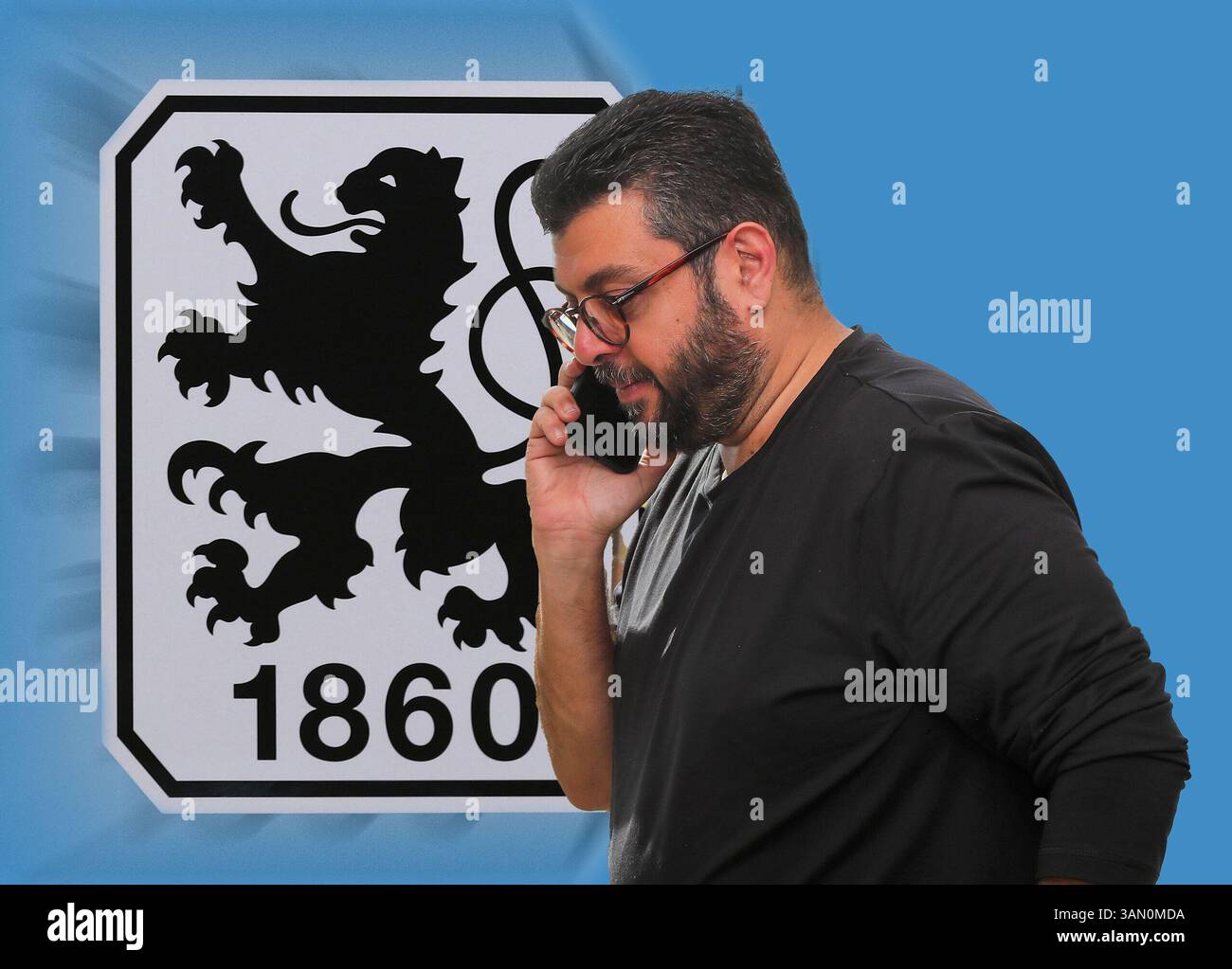 Hier im bild hasan ismaik mit telefon hi-res stock photography and ...