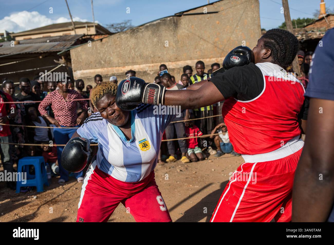 Boxing in Katanga slum, Kampala, Uganda, Africa Stock Photo - Alamy