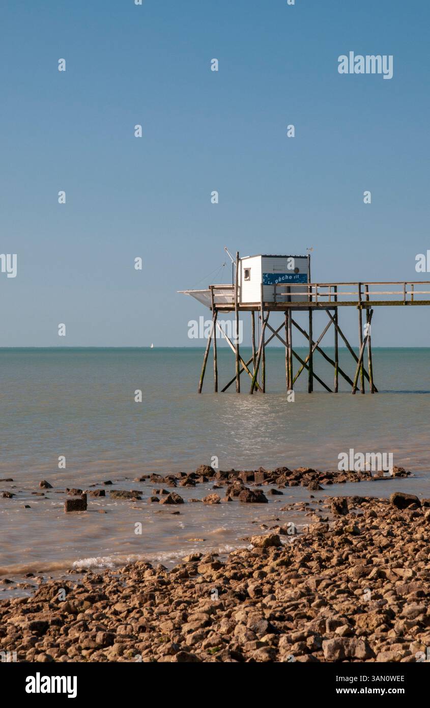 Traditional wooden fishing hut on stilts (Carrelet) at low tide, Aytre ...