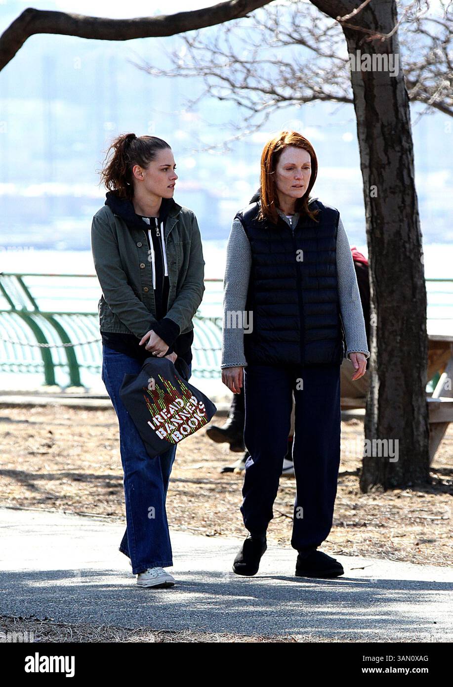 March 14, 2014 - New York City, NY, USA - Actresses Kristen Stewart (L ...