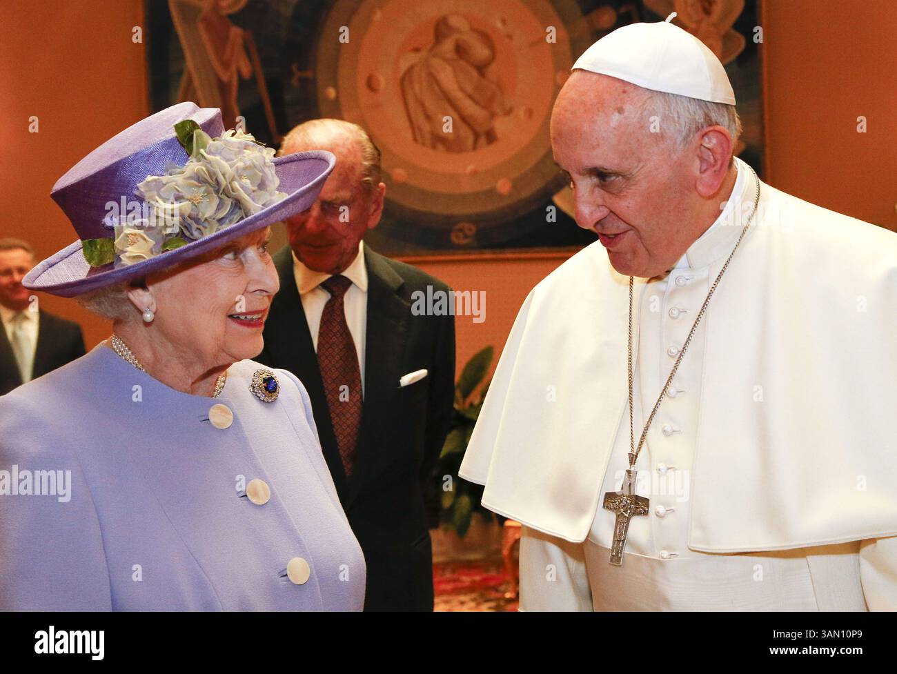 Jan. 1, 2000 - Vatican City, VATICAN - Britain's Queen Elizabeth II ...