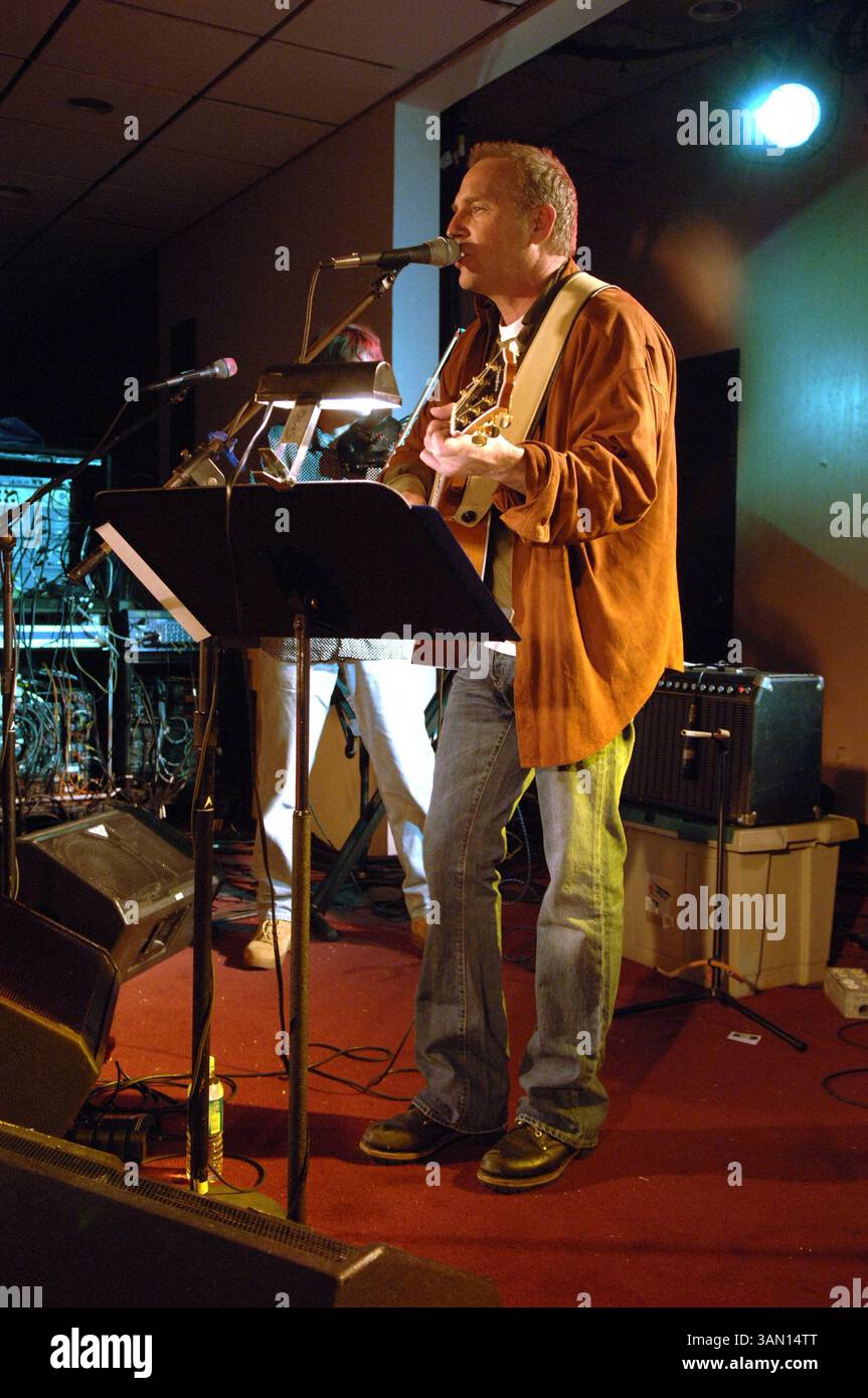 Young kevin costner hi-res stock photography and images - Alamy