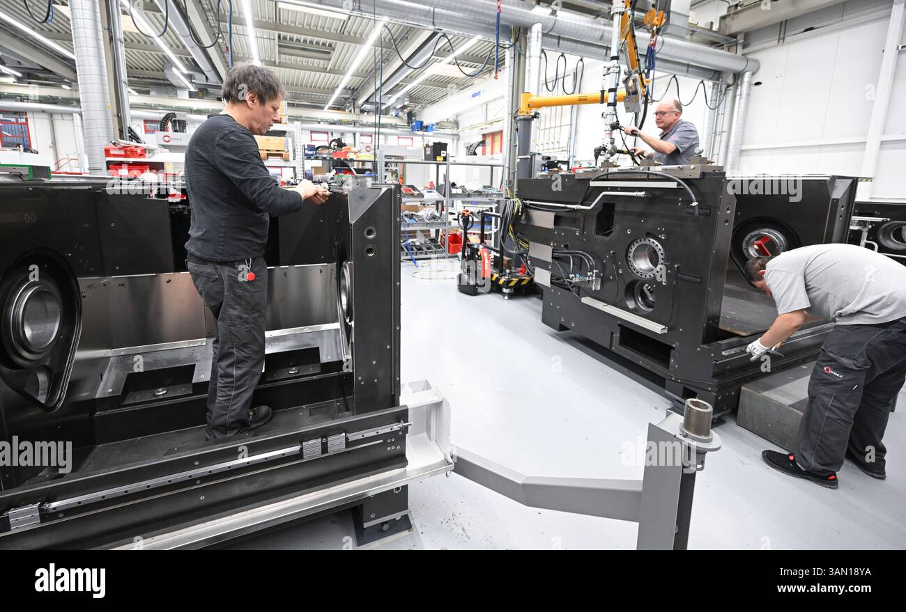 Gosheim, Germany. 08th Apr, 2025. Machines are assembled in an assembly ...
