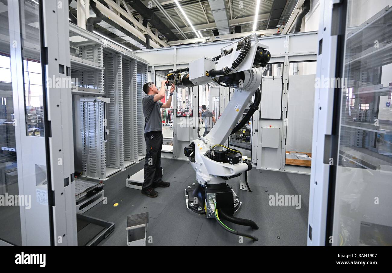 Gosheim, Germany. 08th Apr, 2025. Machines are assembled with a robot ...