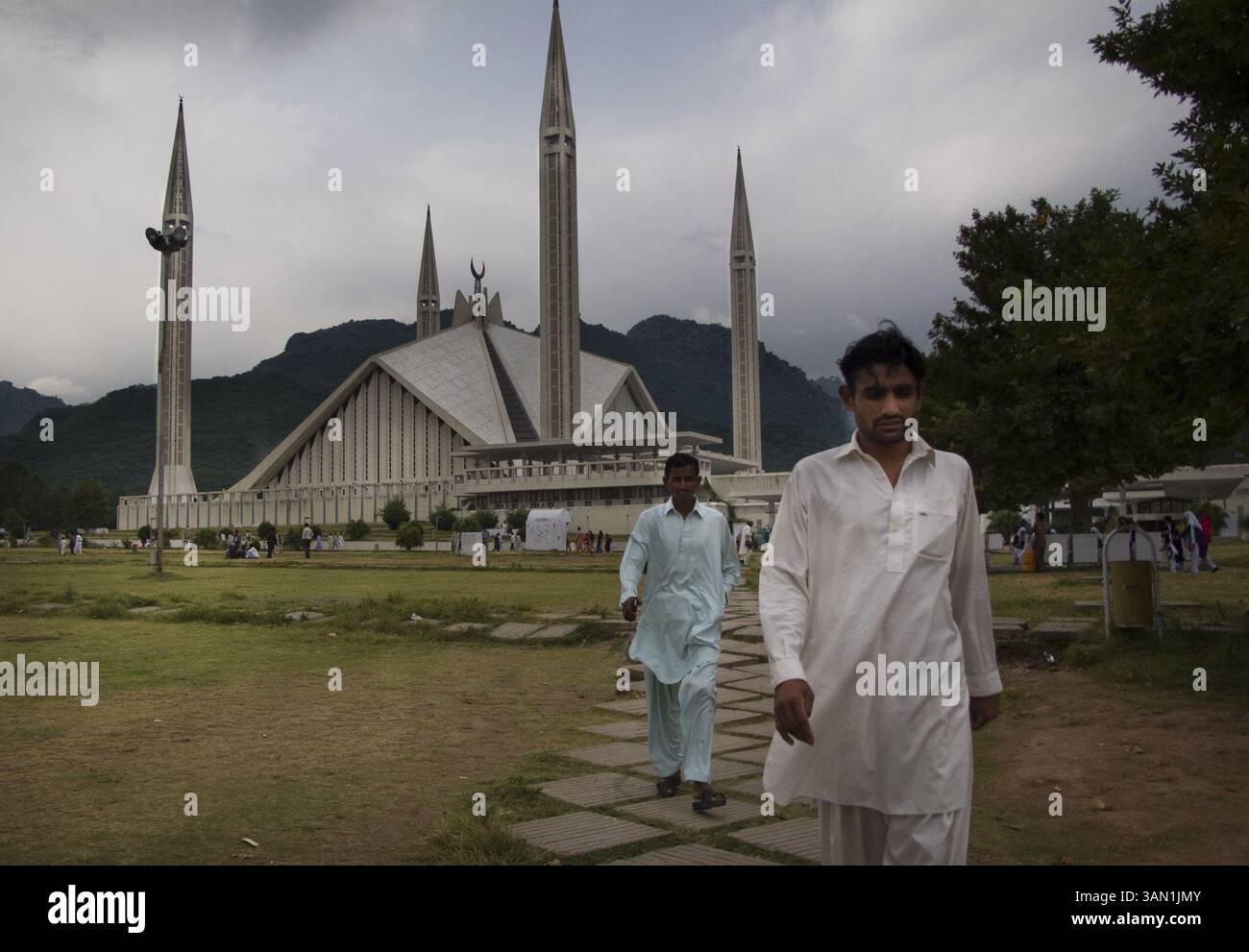 Inside faisal mosque islamabad pakistan hi-res stock photography and ...