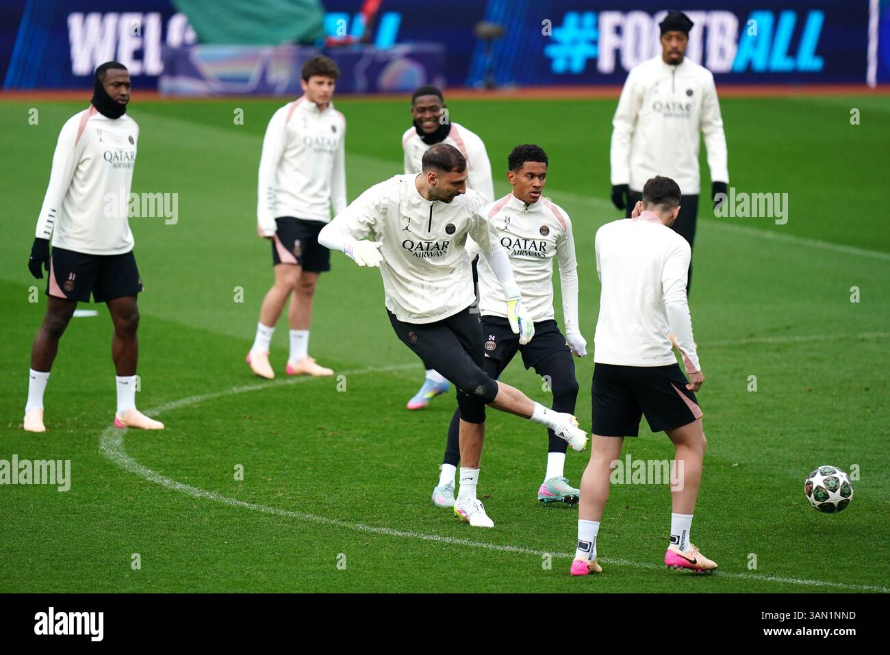 Paris Saint-Germain goalkeeper Gianluigi Donnarumma (centre) and team ...