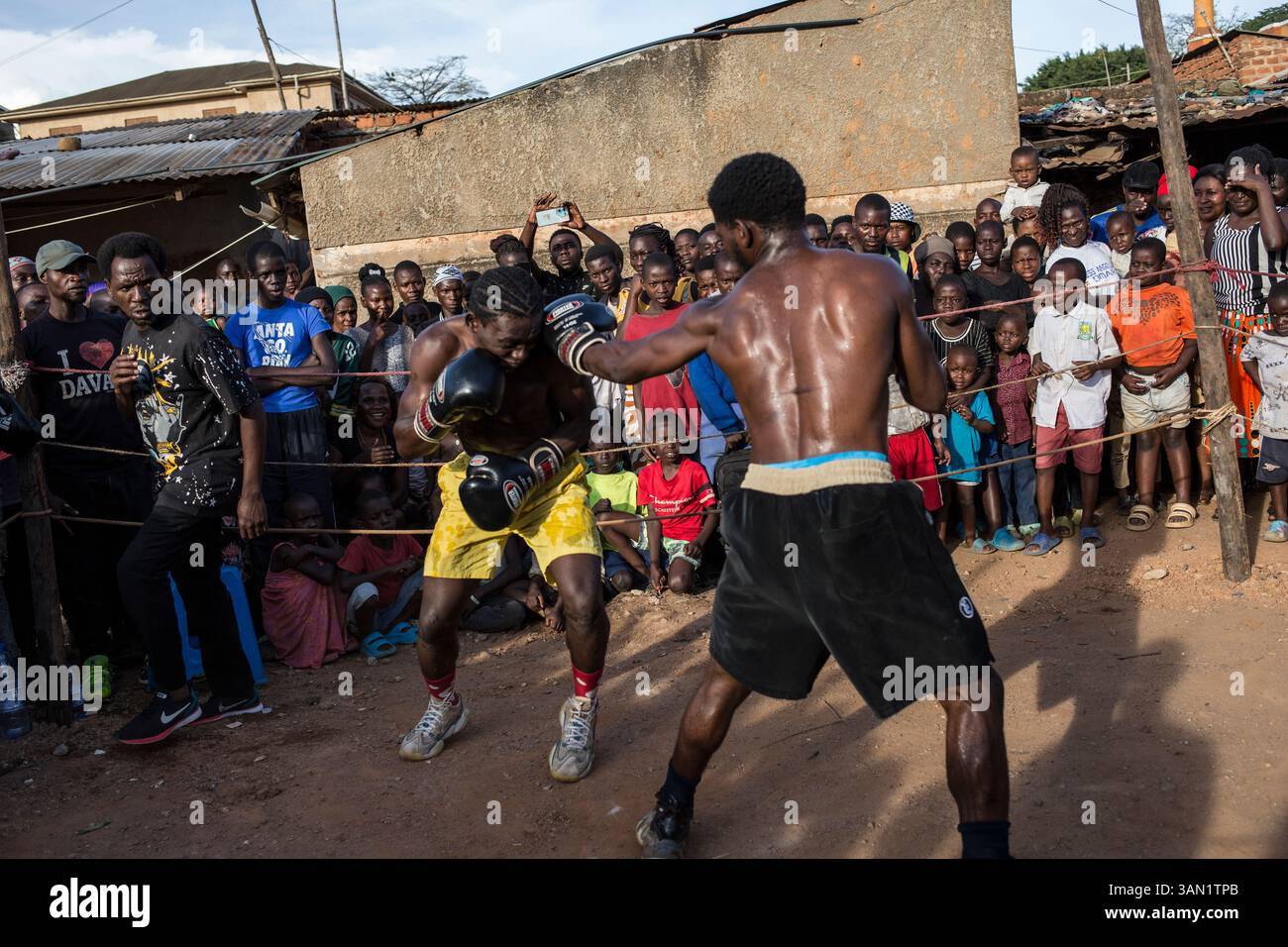 Boxing in Katanga slum, Kampala, Uganda, Africa Stock Photo - Alamy