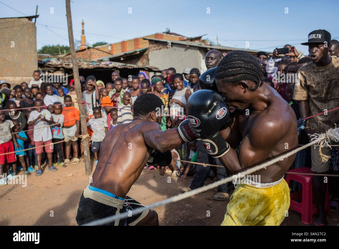 Boxing in Katanga slum, Kampala, Uganda, Africa Stock Photo - Alamy