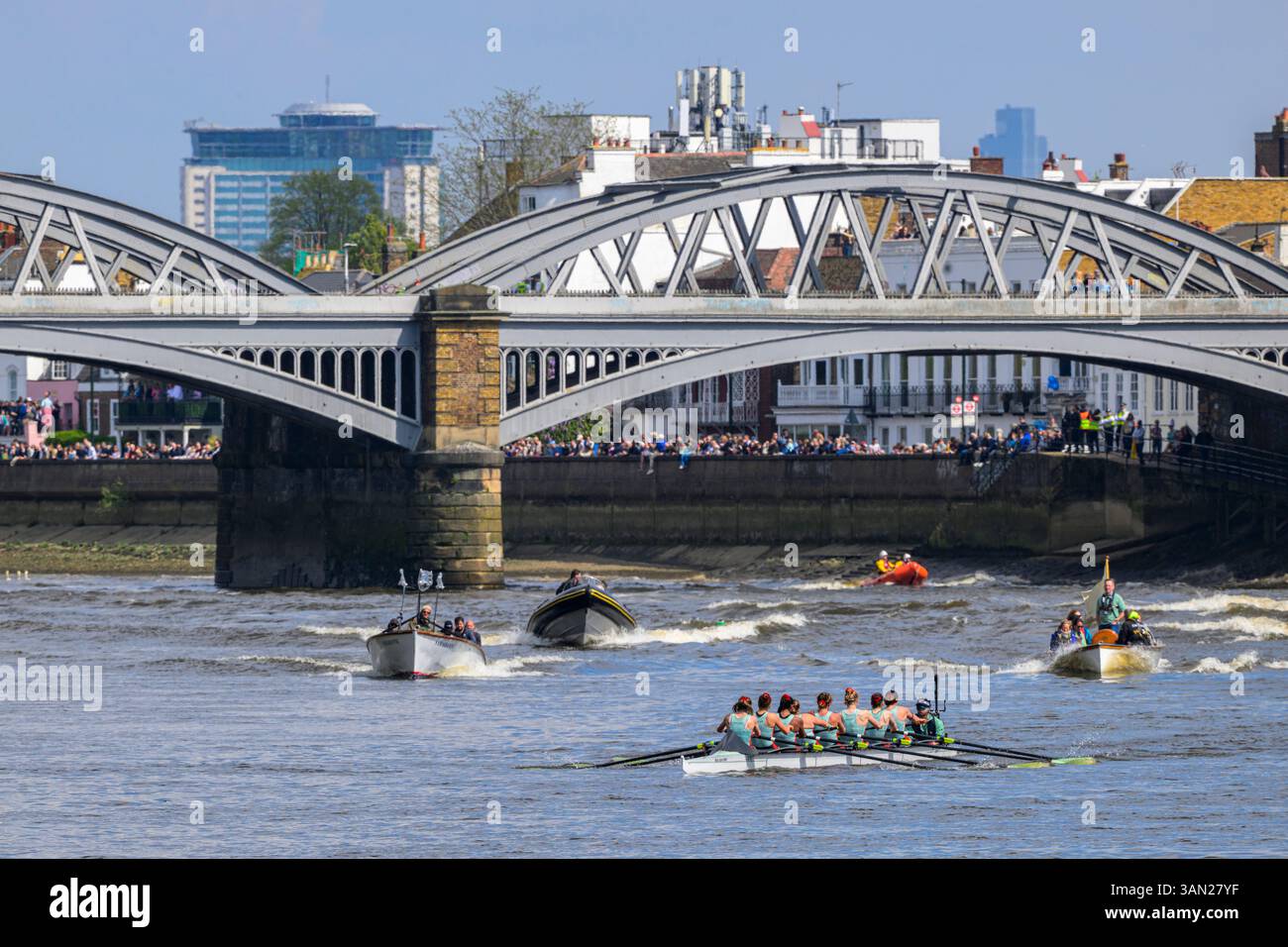 Cambridge women leading in final stretch after Barnes Bridge, Women's ...