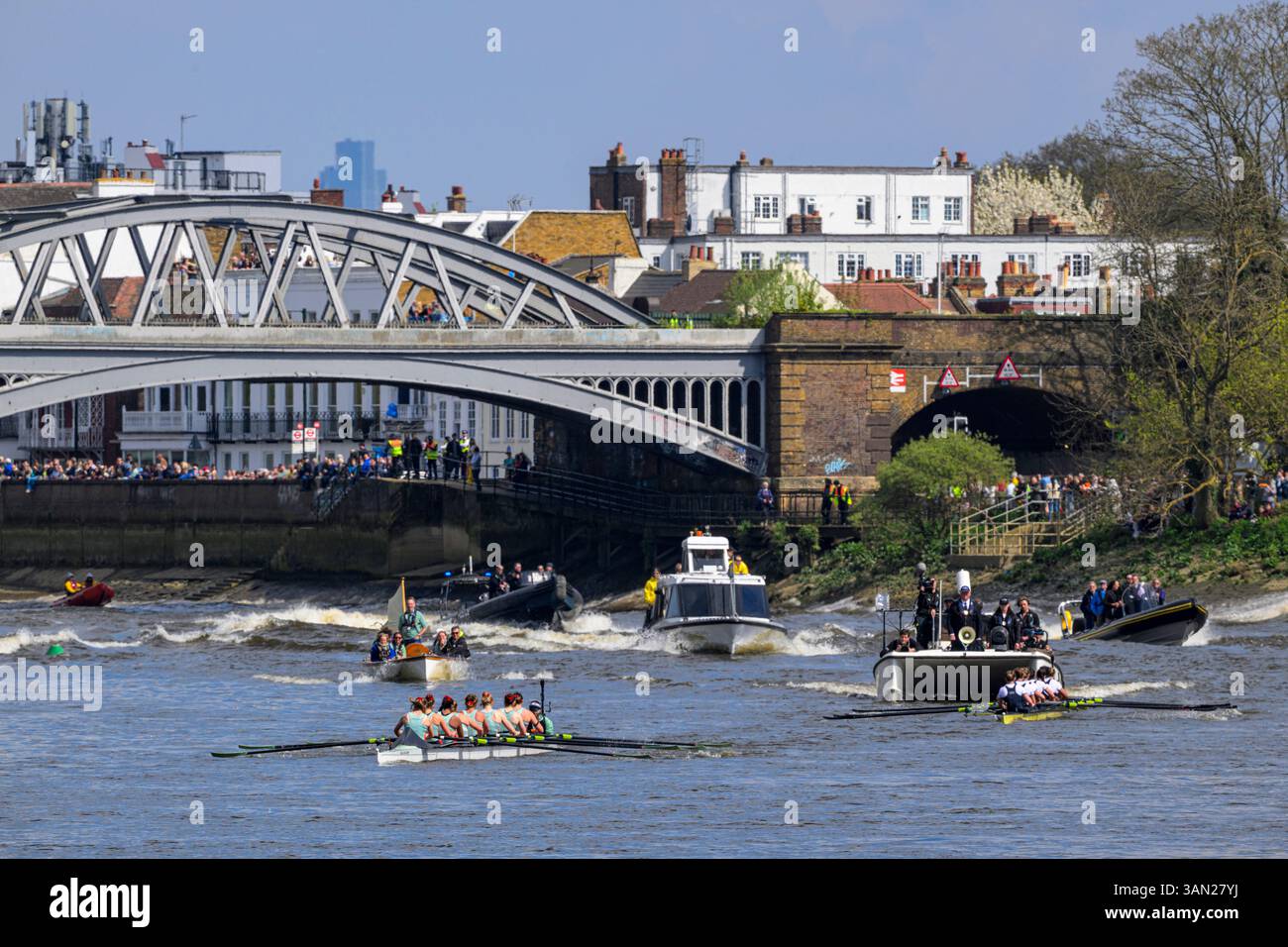 Cambridge women leading in final stretch after Barnes Bridge, Women's ...