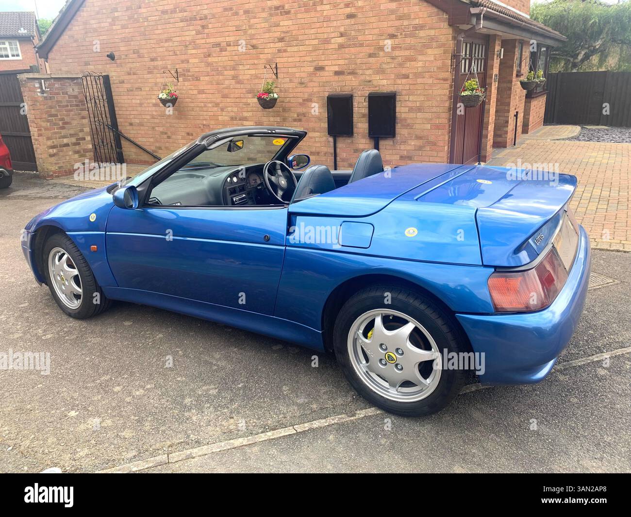 Blue open top vintage smartphone stock photos and images - Alamy