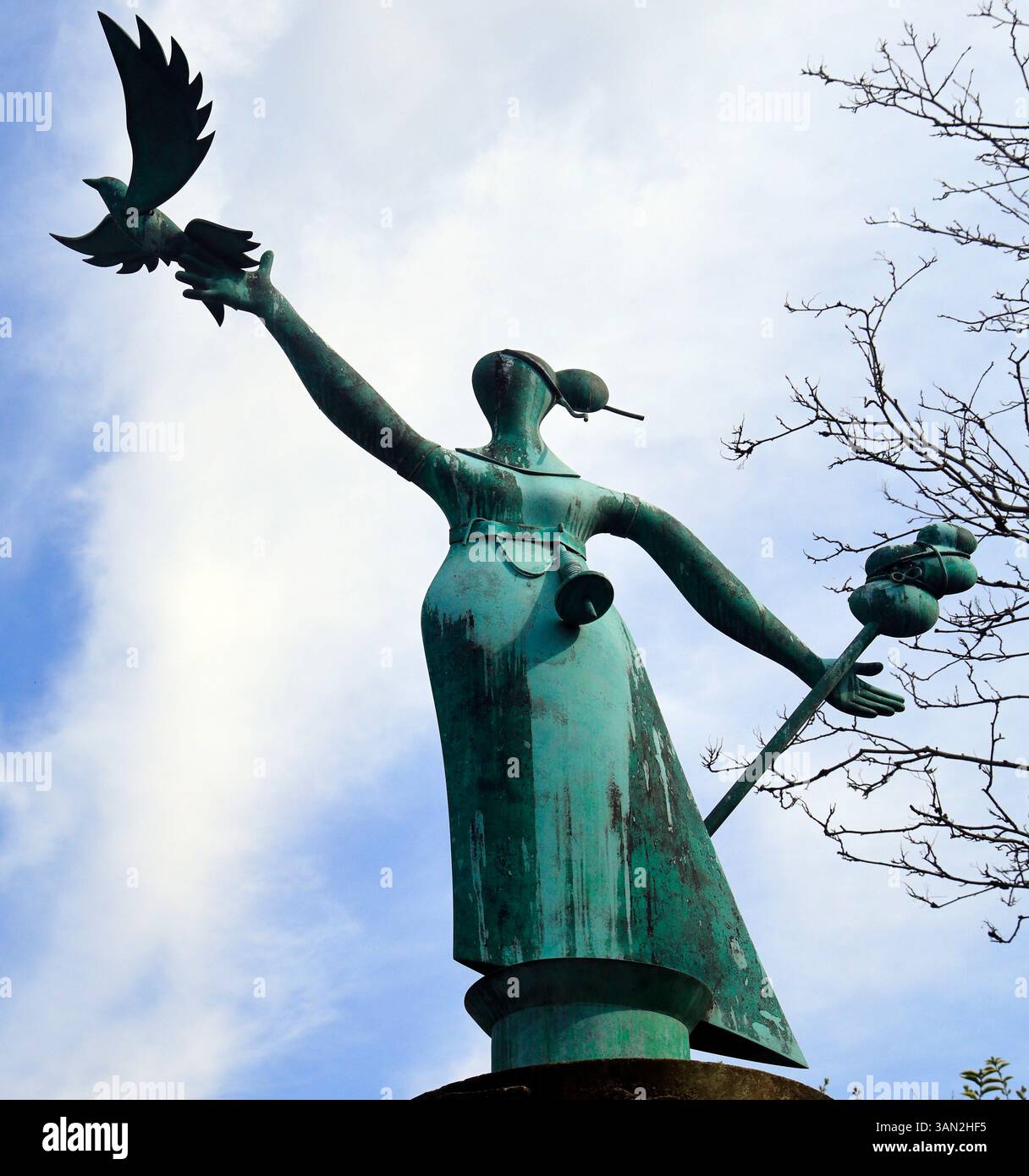 Millie - the Millennium statue of girl with dove at Bradford on Avon ...