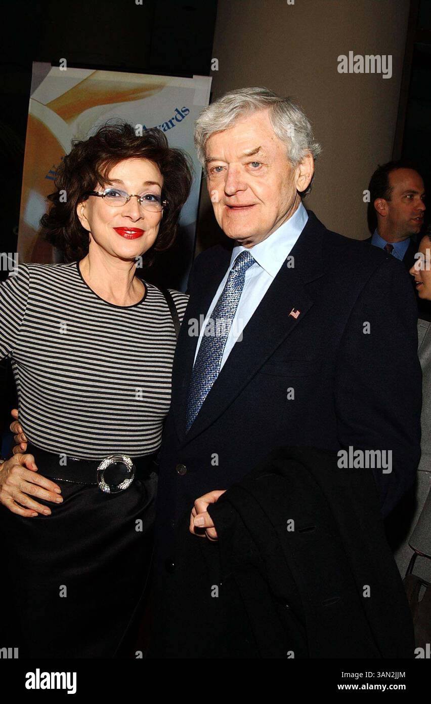 Hal holbrook designing women hi-res stock photography and images - Alamy