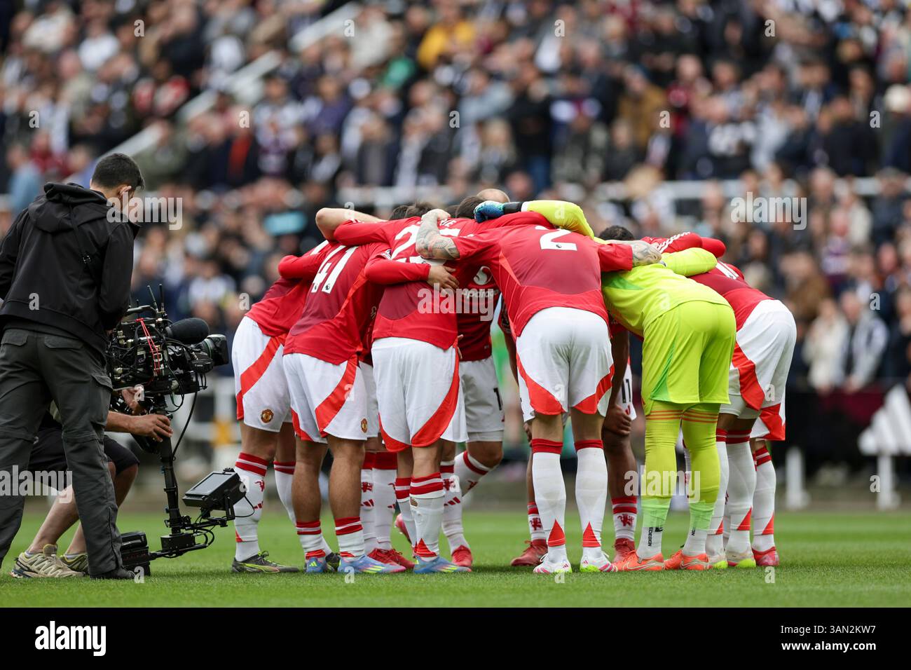 Newcastle, UK. 13th Apr, 2025. United huddle during the Newcastle ...