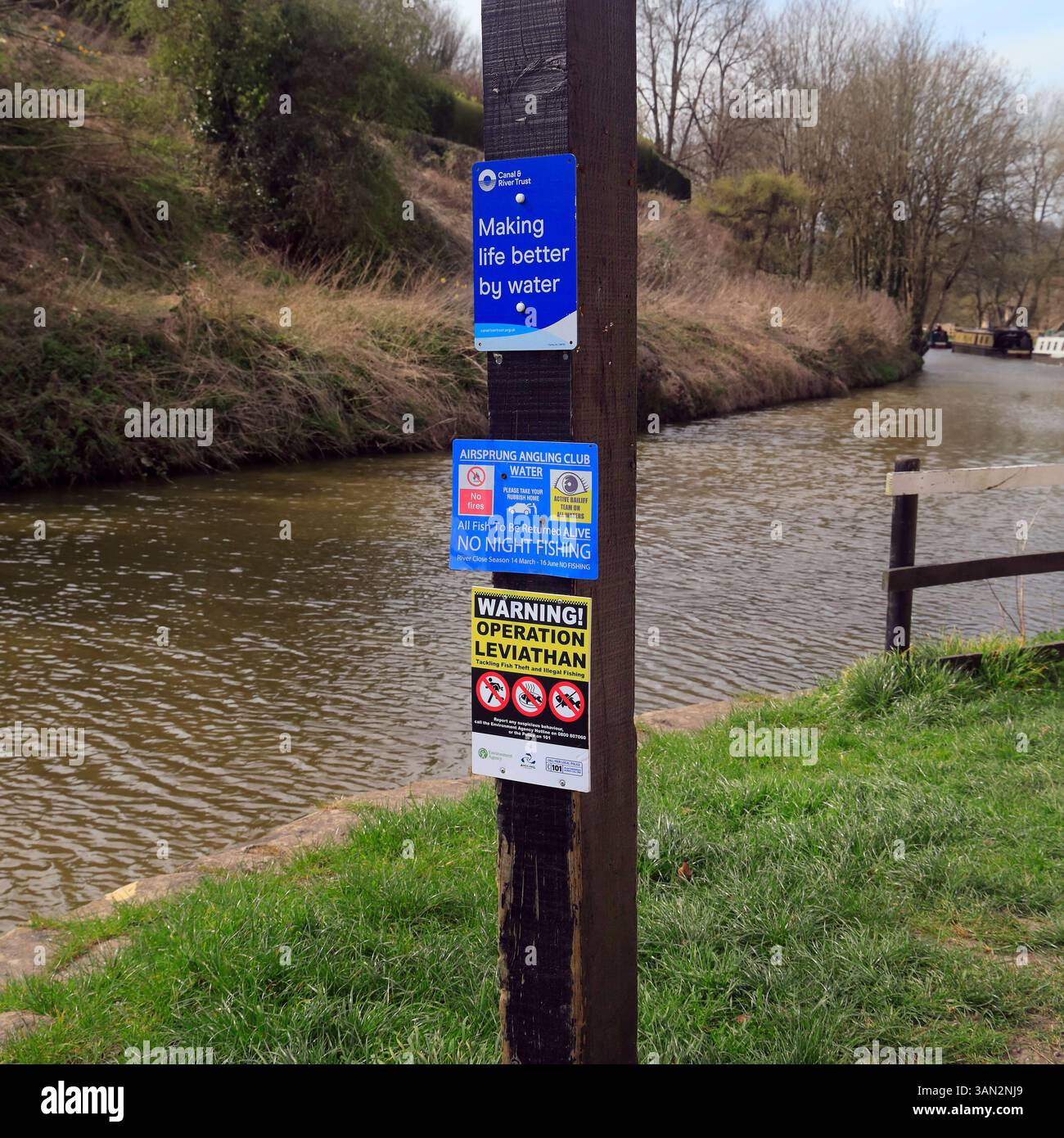 Canalside warning sign on the Kennet & Avon canal at Bradford on Avon ...