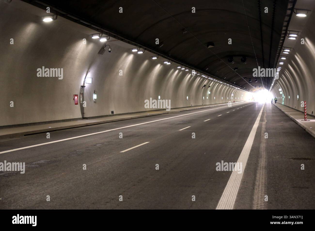 Tunnel under a hill hi-res stock photography and images - Alamy