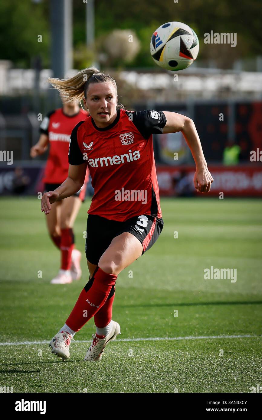 Leverkusen, Deutschland. 14th Apr, 2025. Melissa Friedrich (Bayer 04 ...