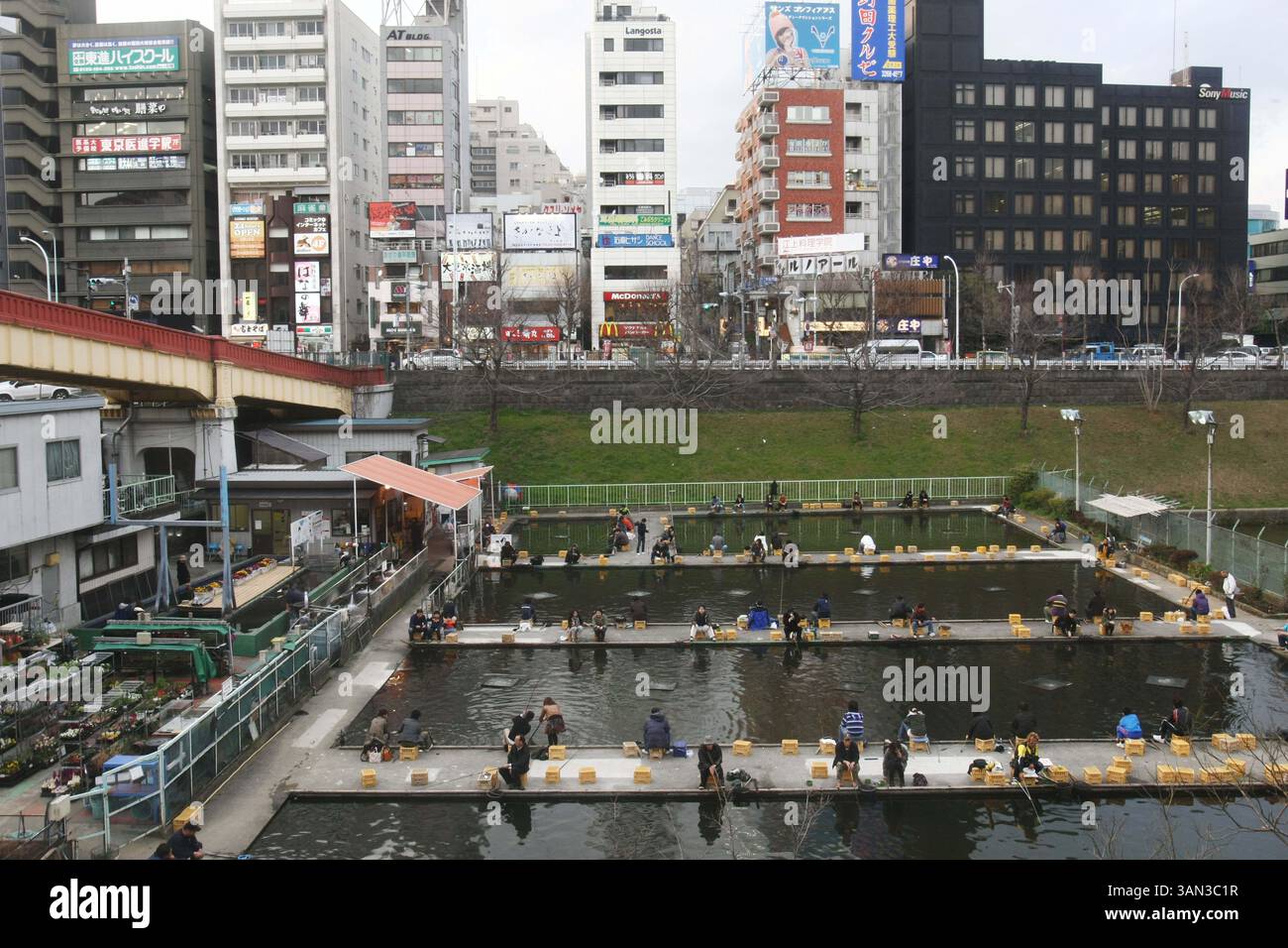 1 5m meters apart hi-res stock photography and images - Alamy