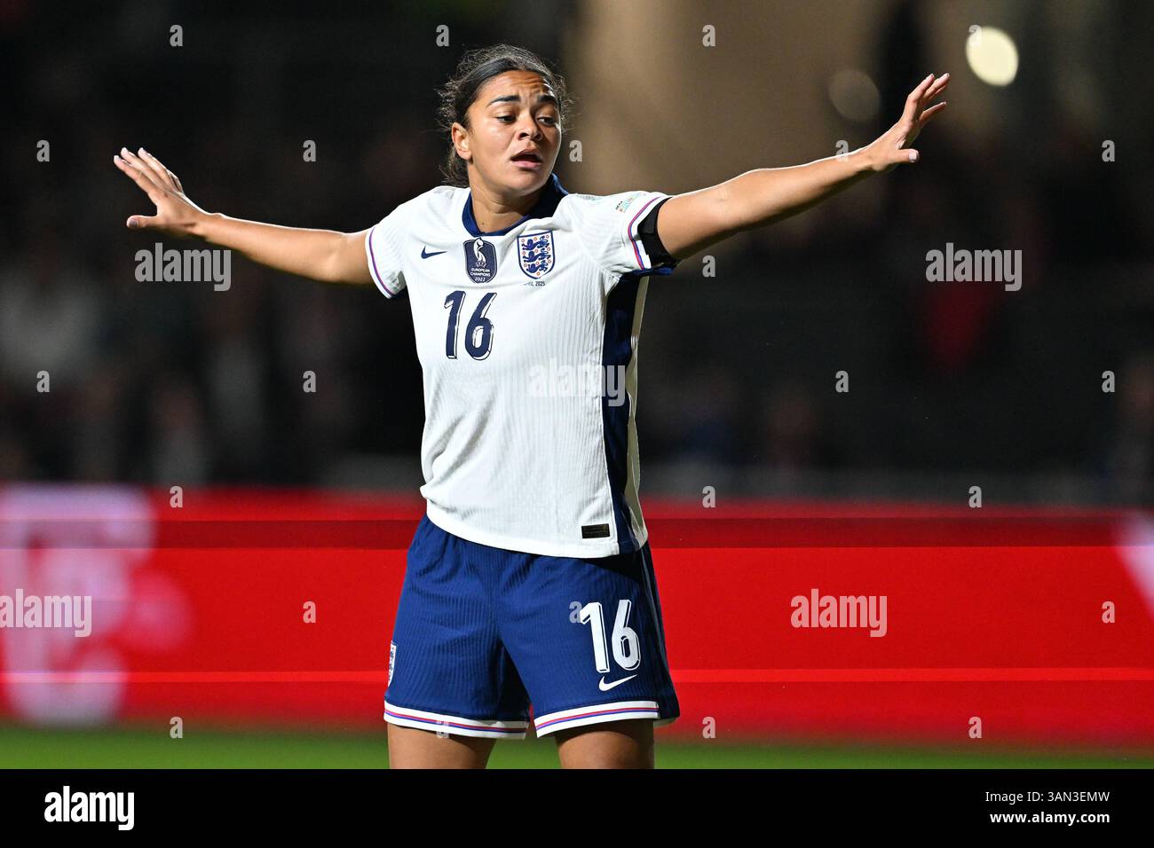 Jessica Carter (16) of England pictured during a game between the ...