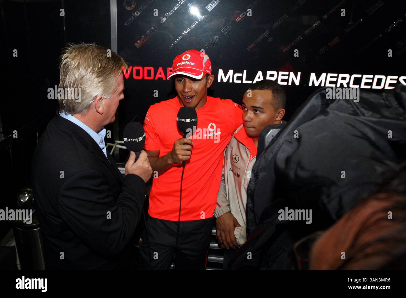 Steve Rider (GBR) ITV F1 talks with new World Champion Lewis Hamilton ...