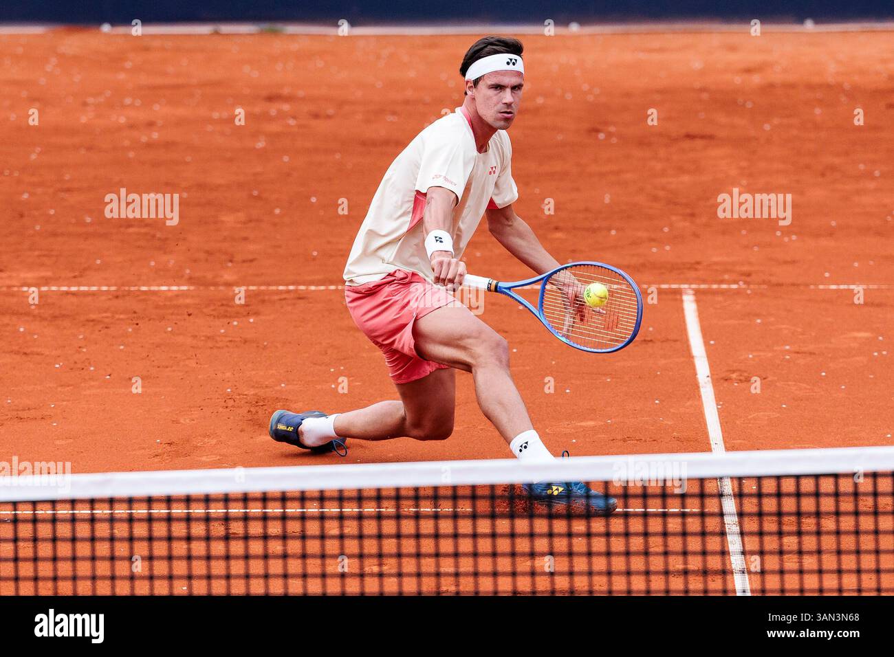 Munich, Germany. 14th April, 2025. Daniel Altmaier (Deutschland) im Match gegen Chun-Hsin Tseng ...