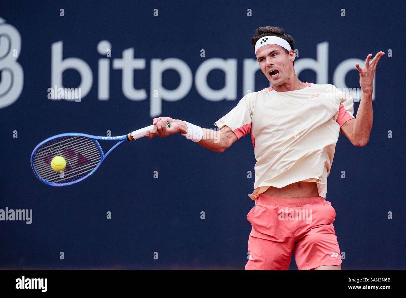 Munich, Germany. 14th April, 2025. Daniel Altmaier (Deutschland) im Match gegen Chun-Hsin Tseng ...