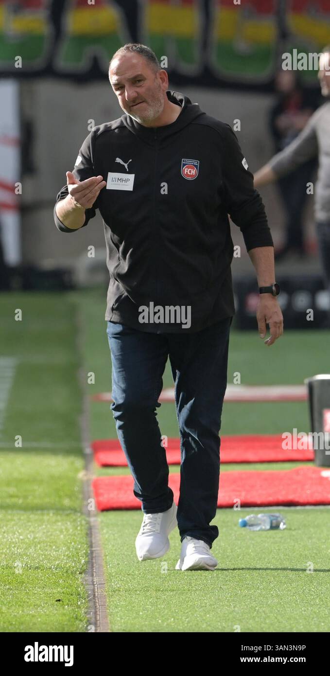 Frankfurt, Deutschland. 13th Apr, 2025. Heidenheim Trainer Frank ...