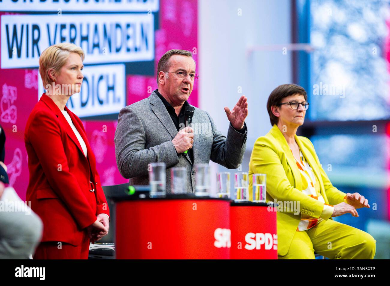 14.04.2025 - Dialogkonferenz der SPD-Parteispitze in Hannover vor dem ...