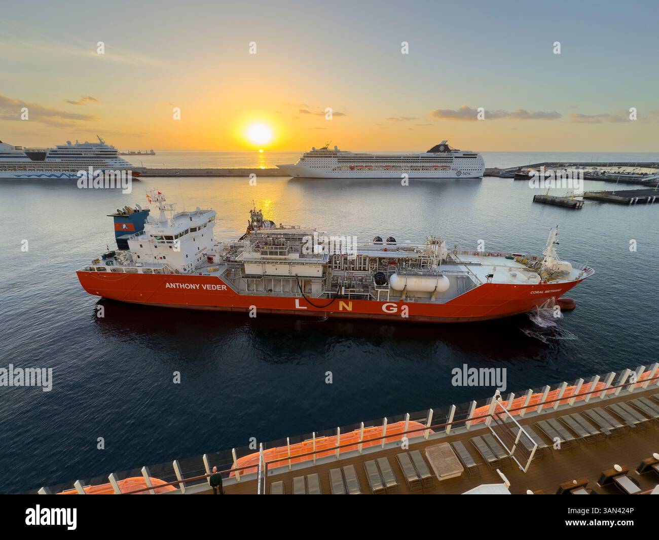 Coral Methane bunkering tanker supplies cruise ship with LNG fuel in ...