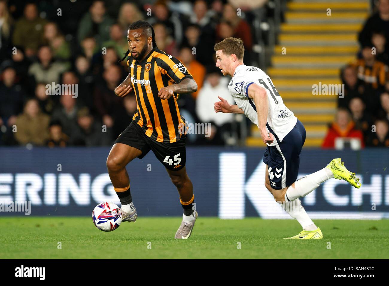 Hull City's Kasey Palmer (left) and Coventry City's Ben Sheaf battle ...