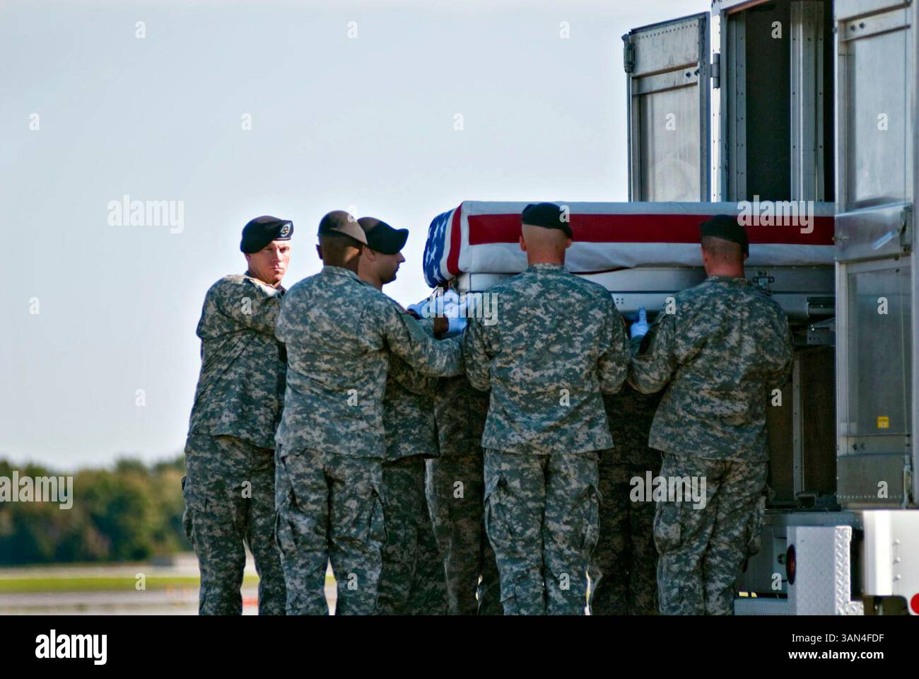 Oct 06, 2009 - Dover, Delaware, USA - An honor guard from the U.S. Army ...