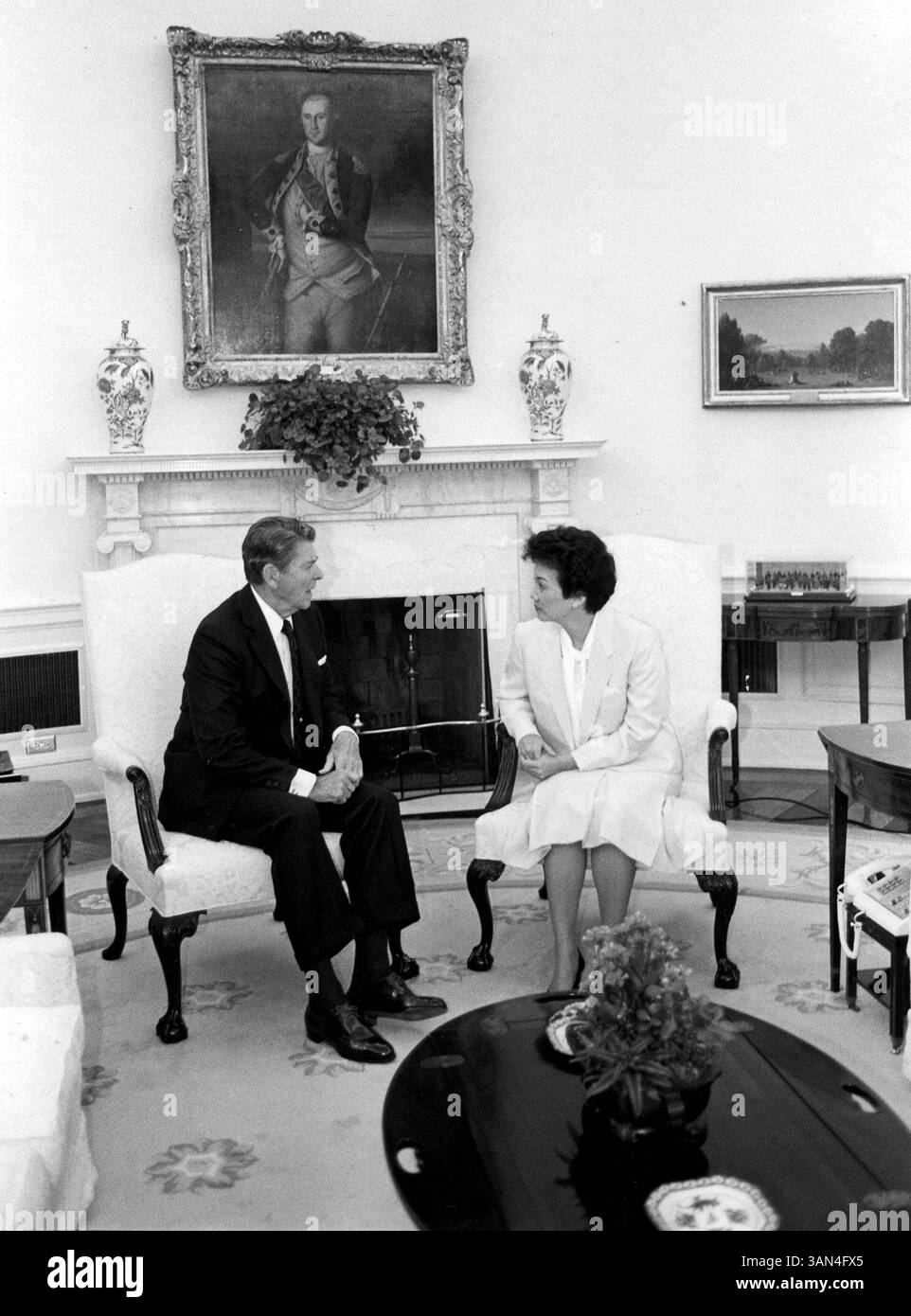 CORAZON AQUINO and RONALD REAGAN.TheWhite House 1986.Photo By Vincent ...