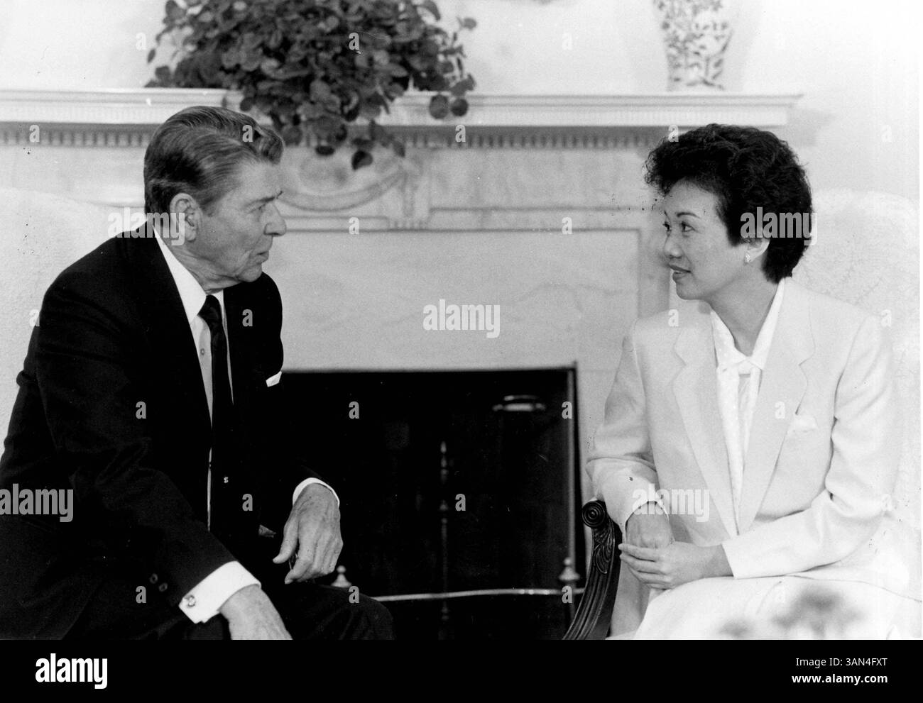 Corazon aquino Black and White Stock Photos & Images - Alamy