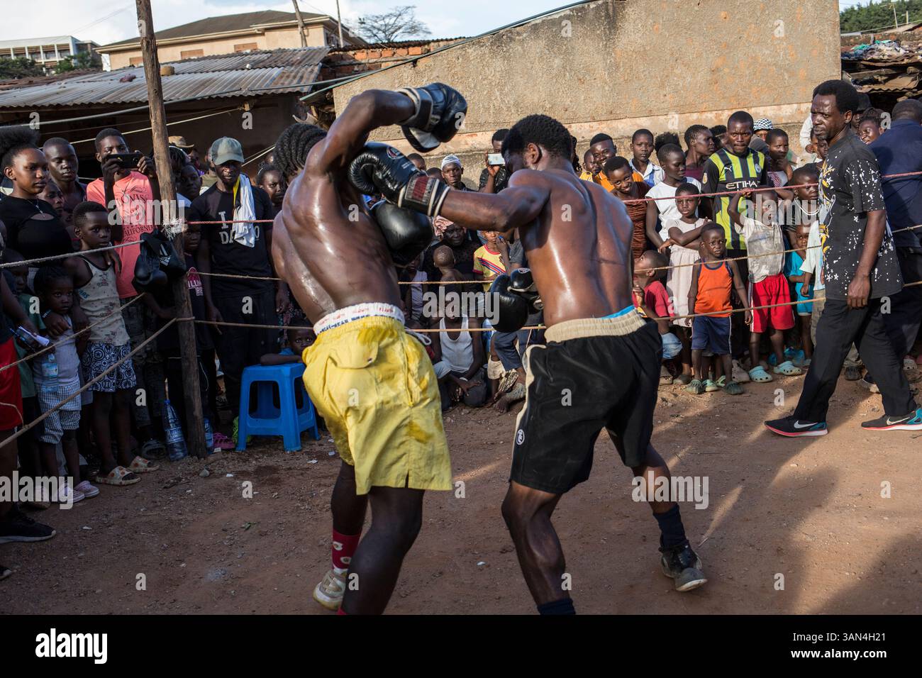 Boxing in Katanga slum, Kampala, Uganda, Africa Stock Photo - Alamy