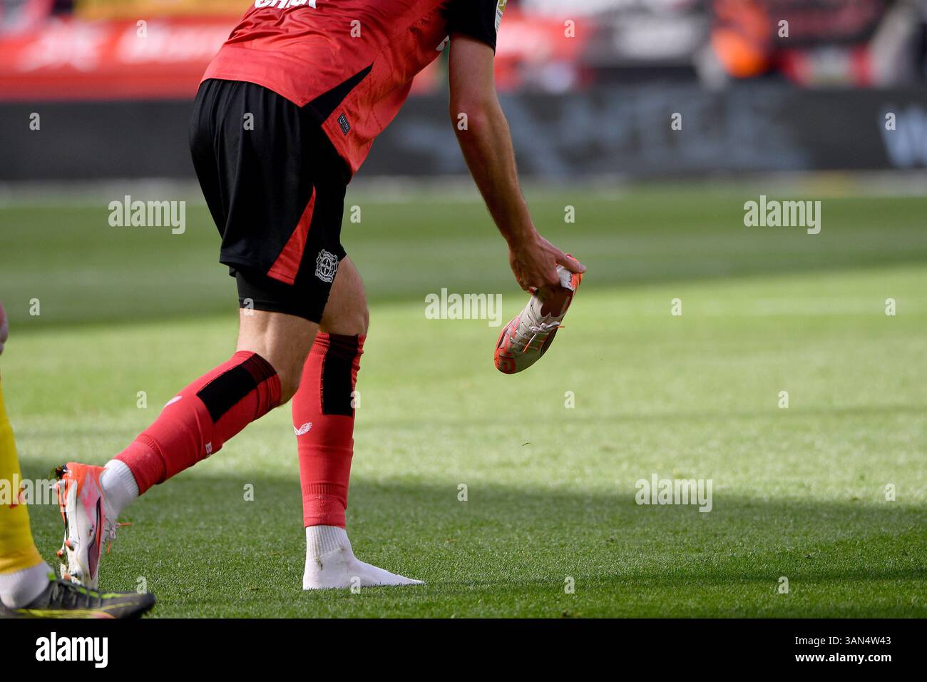 Leverkusen, Deutschland. 12th Apr, 2025. Fussball; Spieltag 29; 1 ...