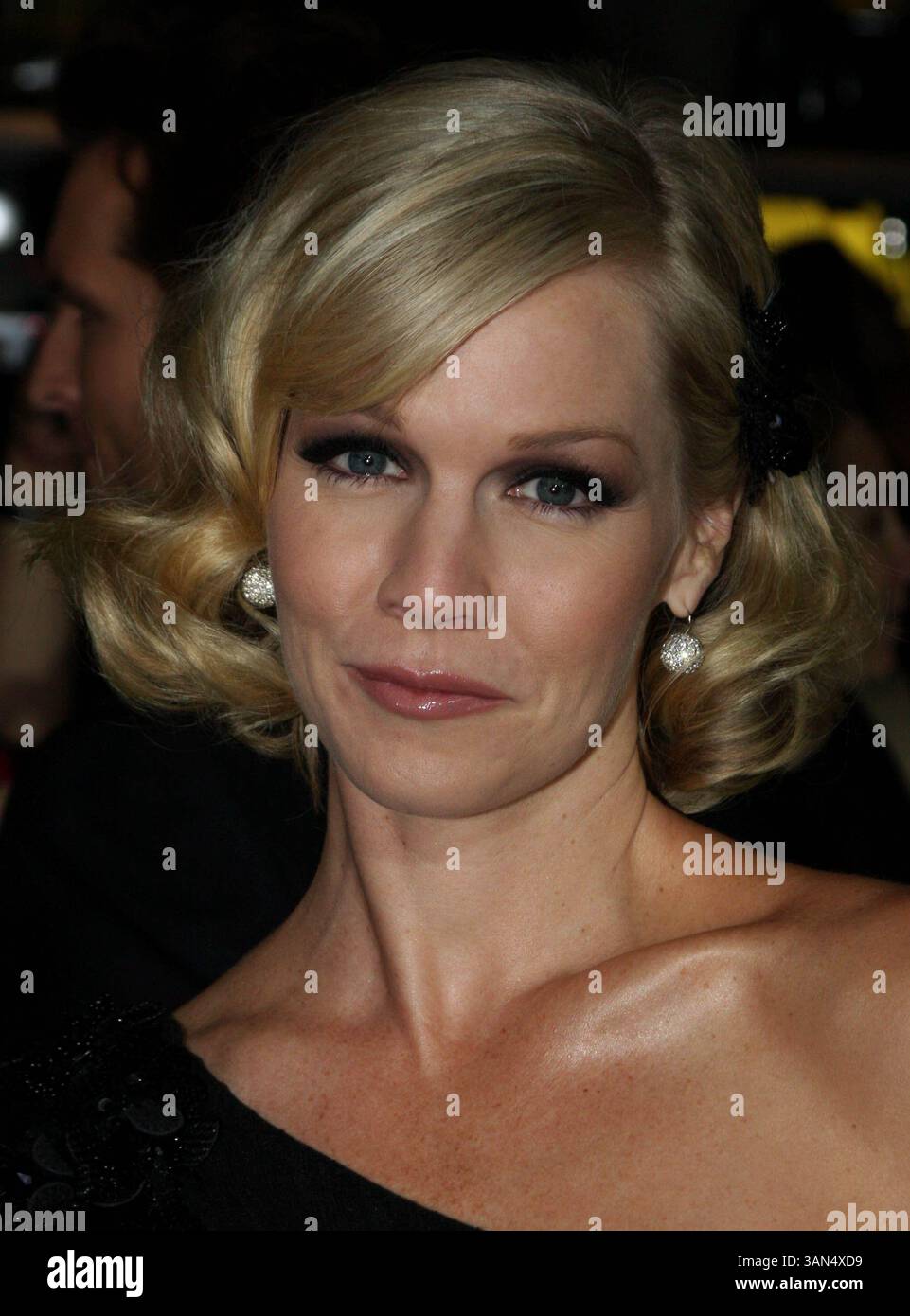 Nov 17, 2008 - Los Angeles, California, USA - JENNIE GARTH at the 'Twilight' World Premiere held ...