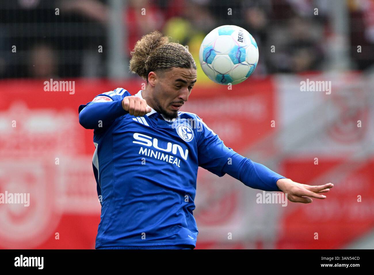 Regensburg, Deutschland. 13th Apr, 2025. Fussball; Spieltag 29; 2 ...