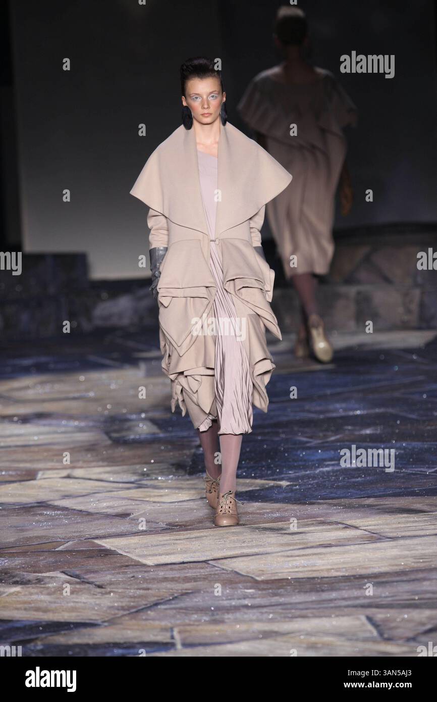 Fall and arise hi-res stock photography and images - Alamy