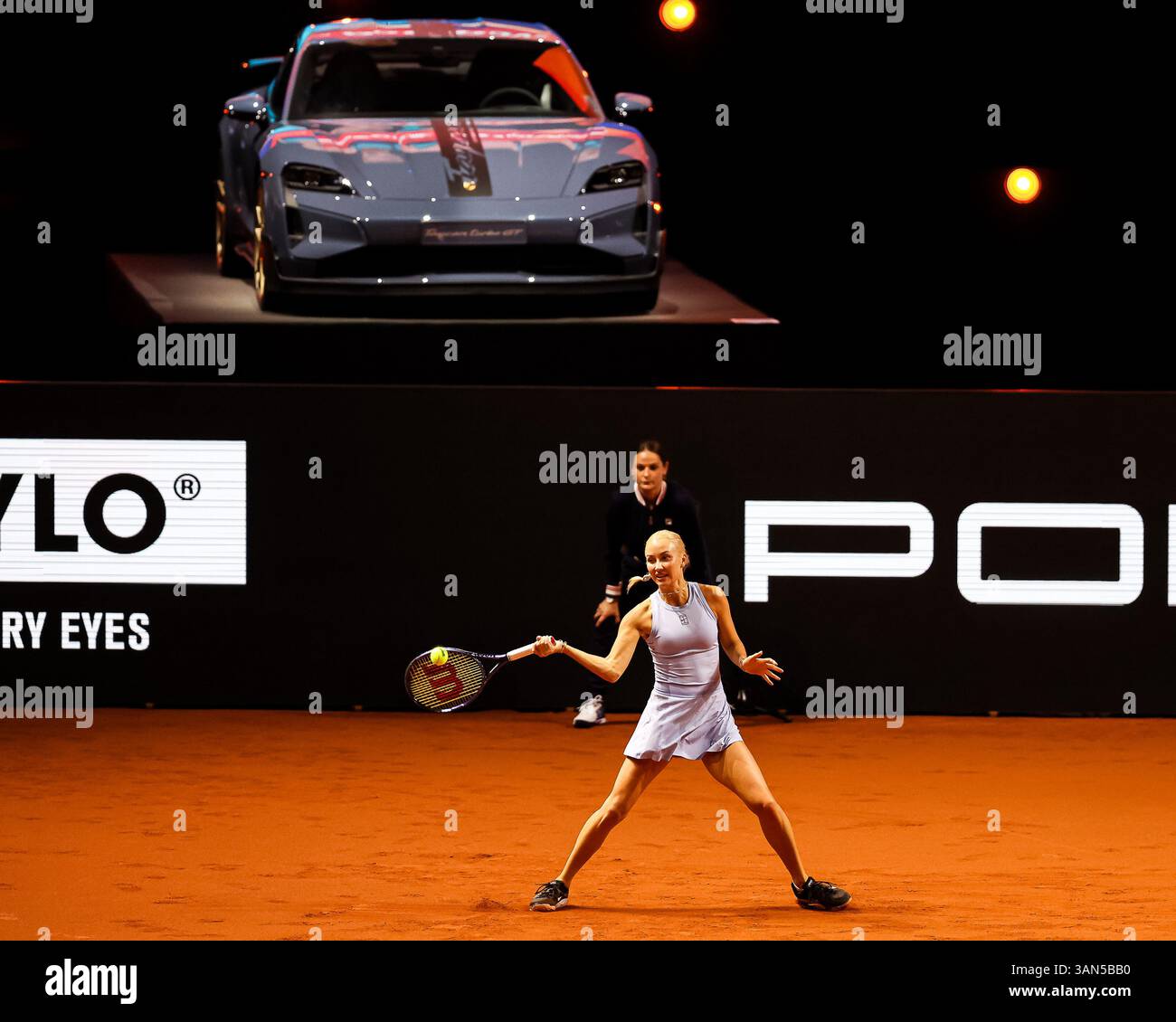 im Bild Anastasia Potapova Anastasia Potapova vs Clara Tauson DEN GER, Porsche Tennis Grand Prix ...