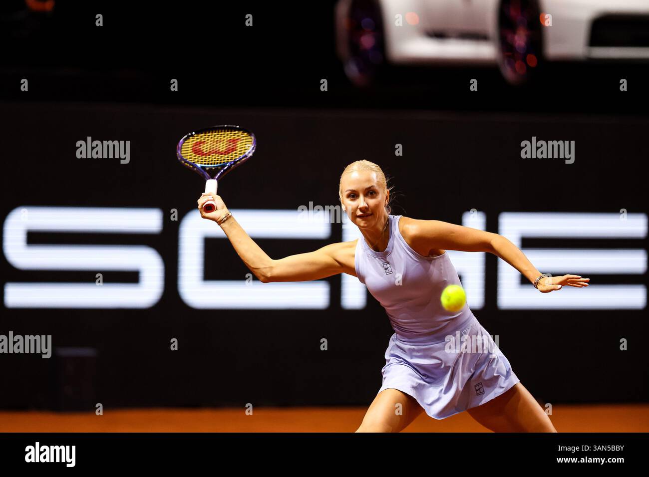 im Bild Anastasia Potapova Anastasia Potapova vs Clara Tauson DEN GER, Porsche Tennis Grand Prix ...