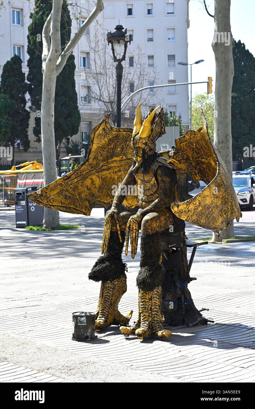 Bronze dragon mime las ramblas hi-res stock photography and images - Alamy
