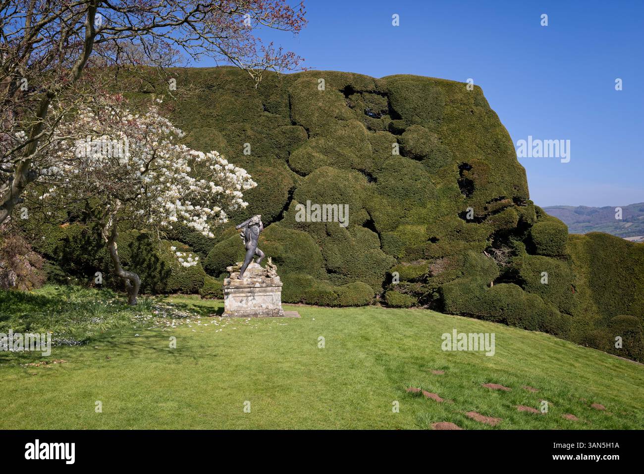 Statue of Hercules slaying multi headed hydra at the Top Terrace at ...