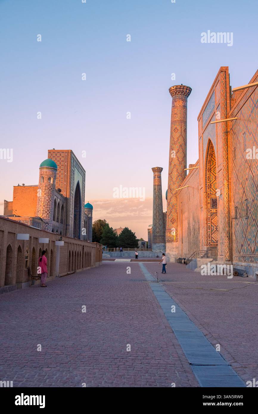 Sunset over the madrasah of Registan Square, Samarkand, Uzbekistan ...