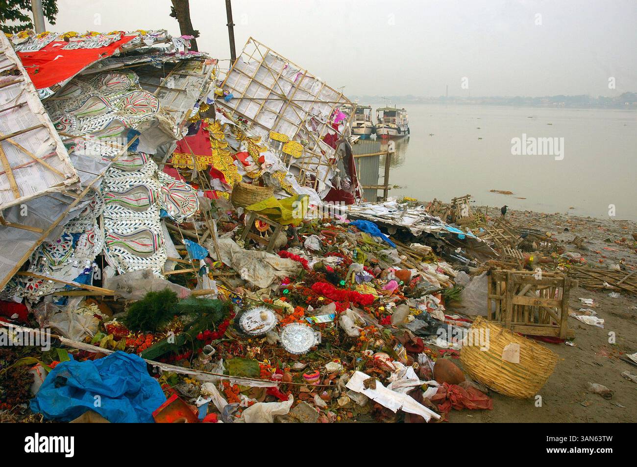 Oct 10, 2008 - Kolkata, West Bengal, India - Maximum amount of garbage ...